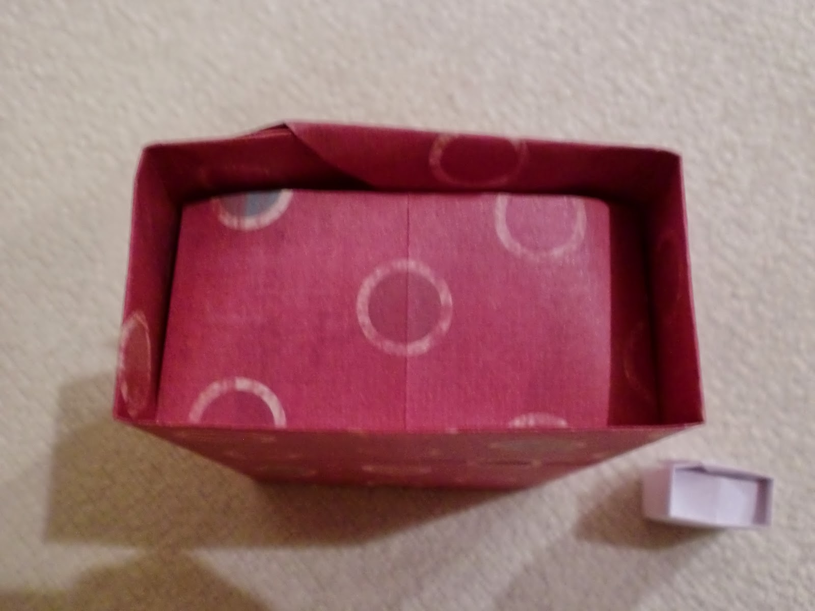 Kleenis bunte Seite: Geschenkbox ohne Kleben/Box in a Box - Bastelanleitung