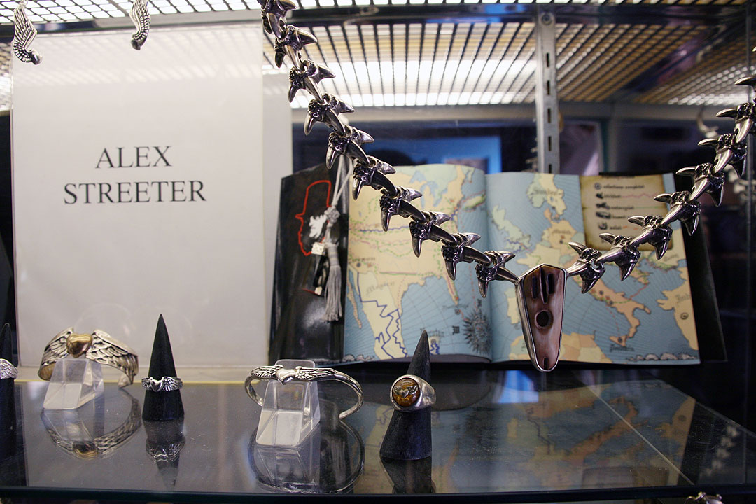 Alex Streeter Oddities: Alex Streeter Museum Part 1: Flying Hearts