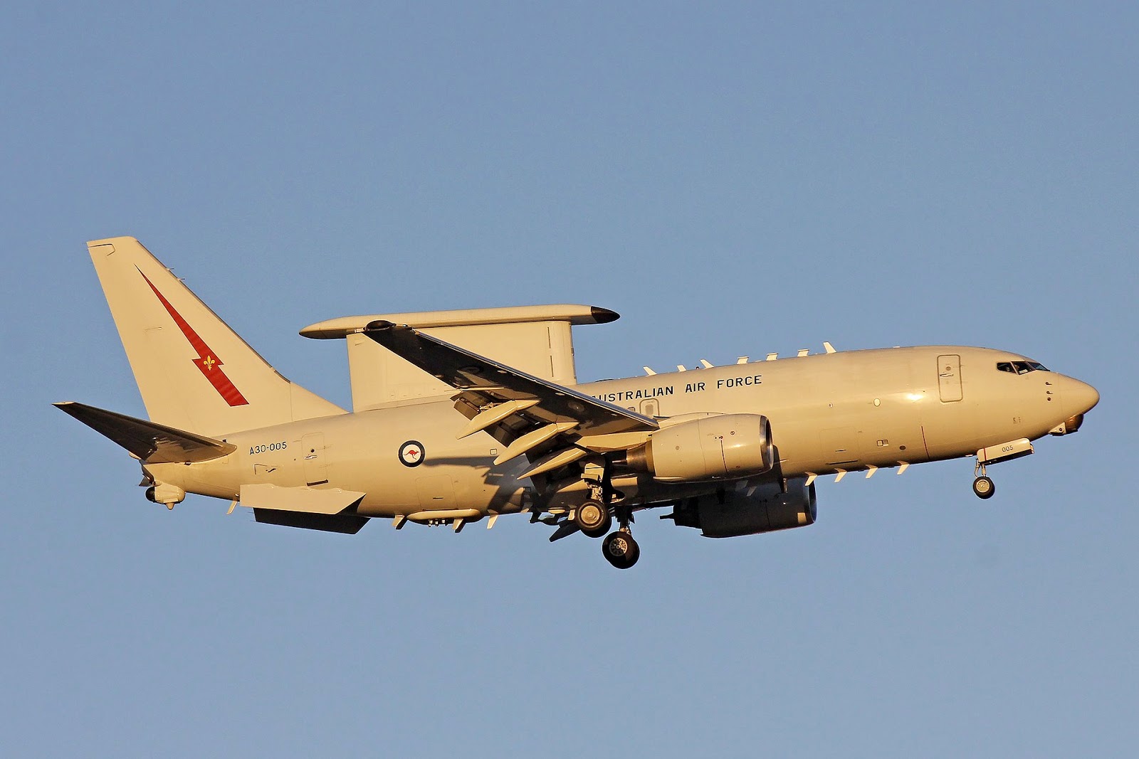 Perth Airport Spotter's Blog: RAAF Wedgetail A30-005 Blasts off on ...