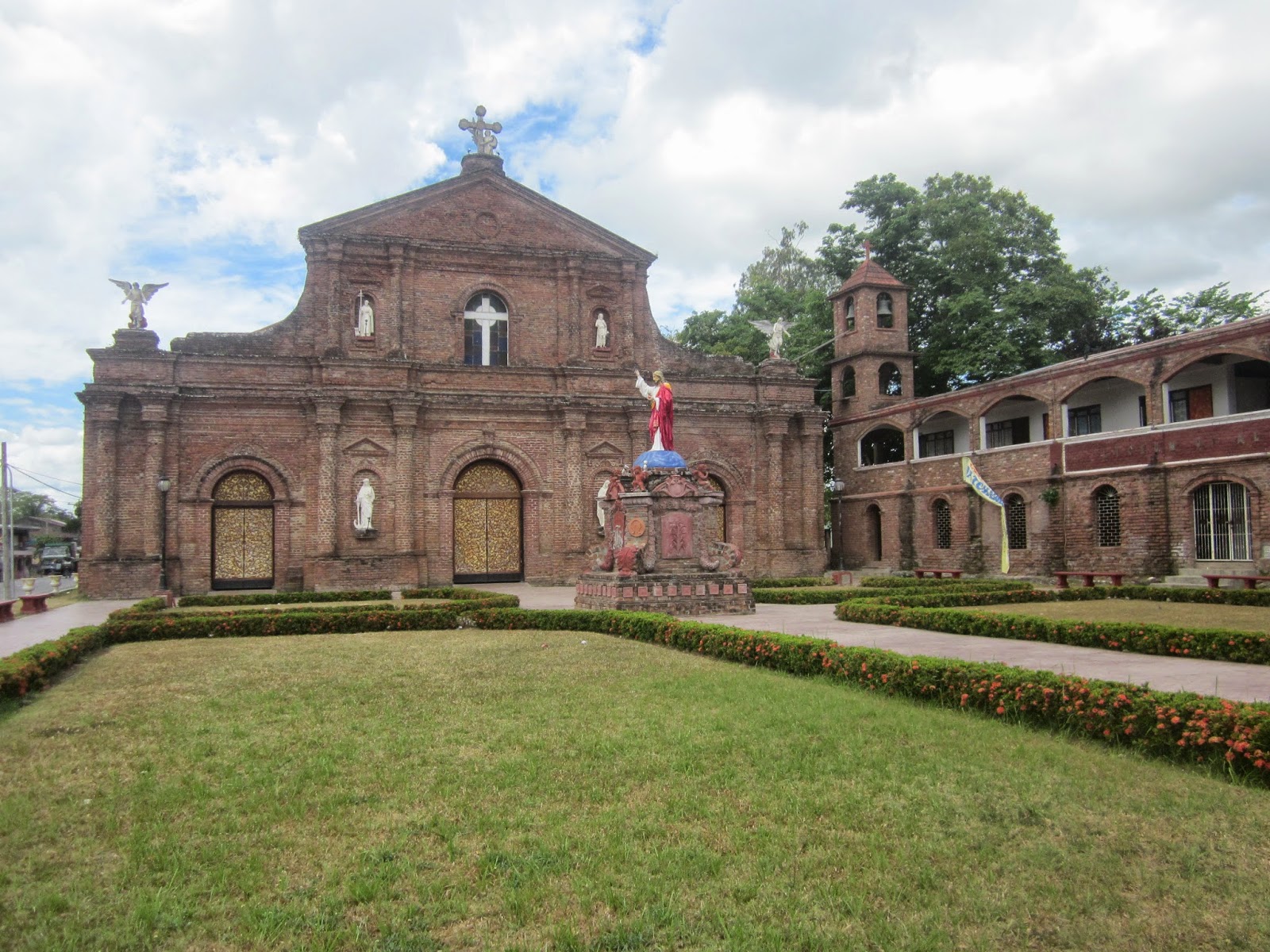 Ben Goes Where: Visita Iglesia in Cagayan