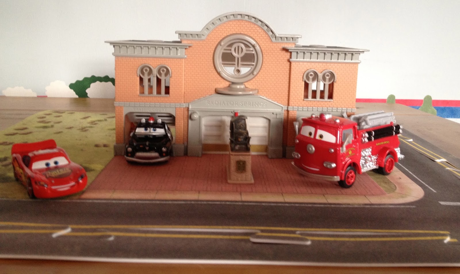 Dan the Pixar Fan: Cars: Courthouse Playset