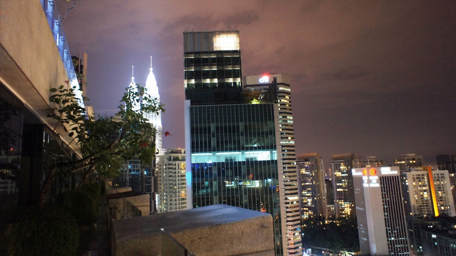 LIFE IN DIGITAL COLOUR: G Tower The Club Bridge Bar