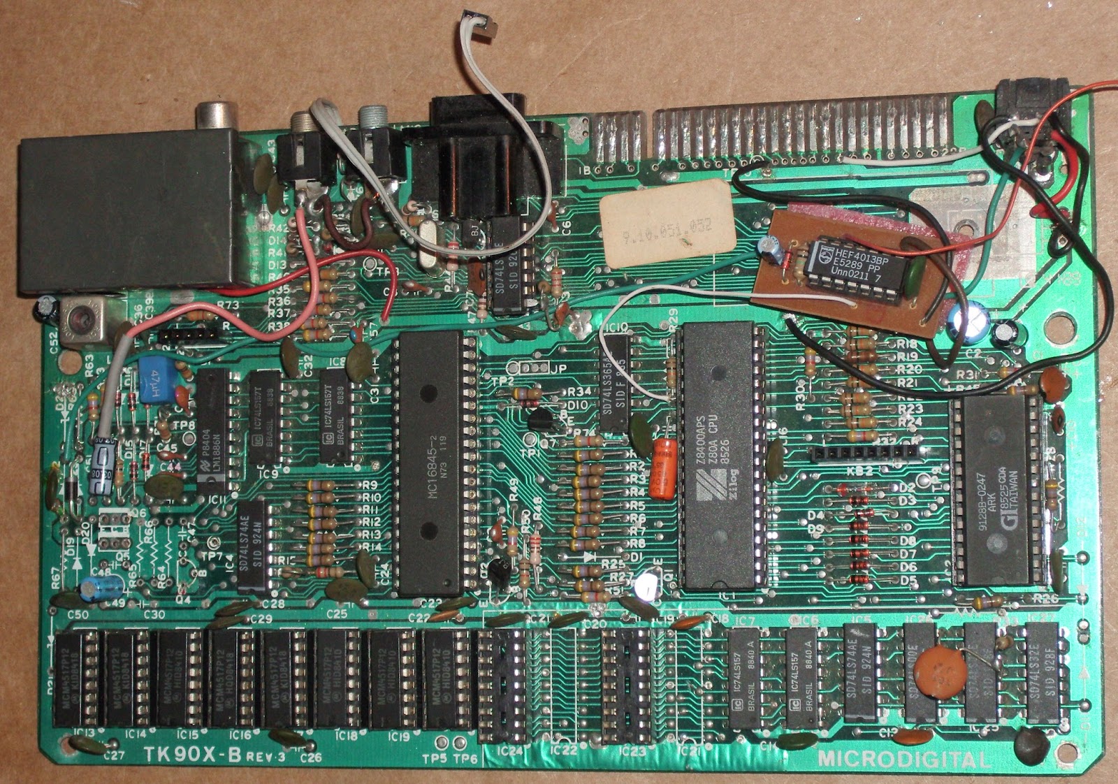 Cantinho do TK90X: TK90X-01: uma placa inusitada