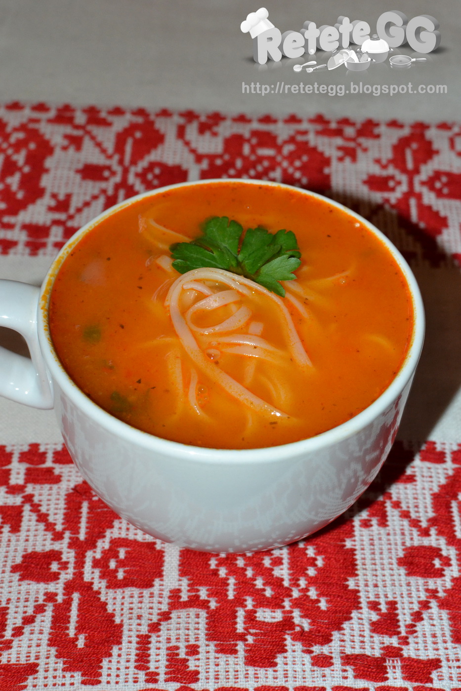 Retete gustoase si garnisite: Supa crema de ardei kapia si rosii