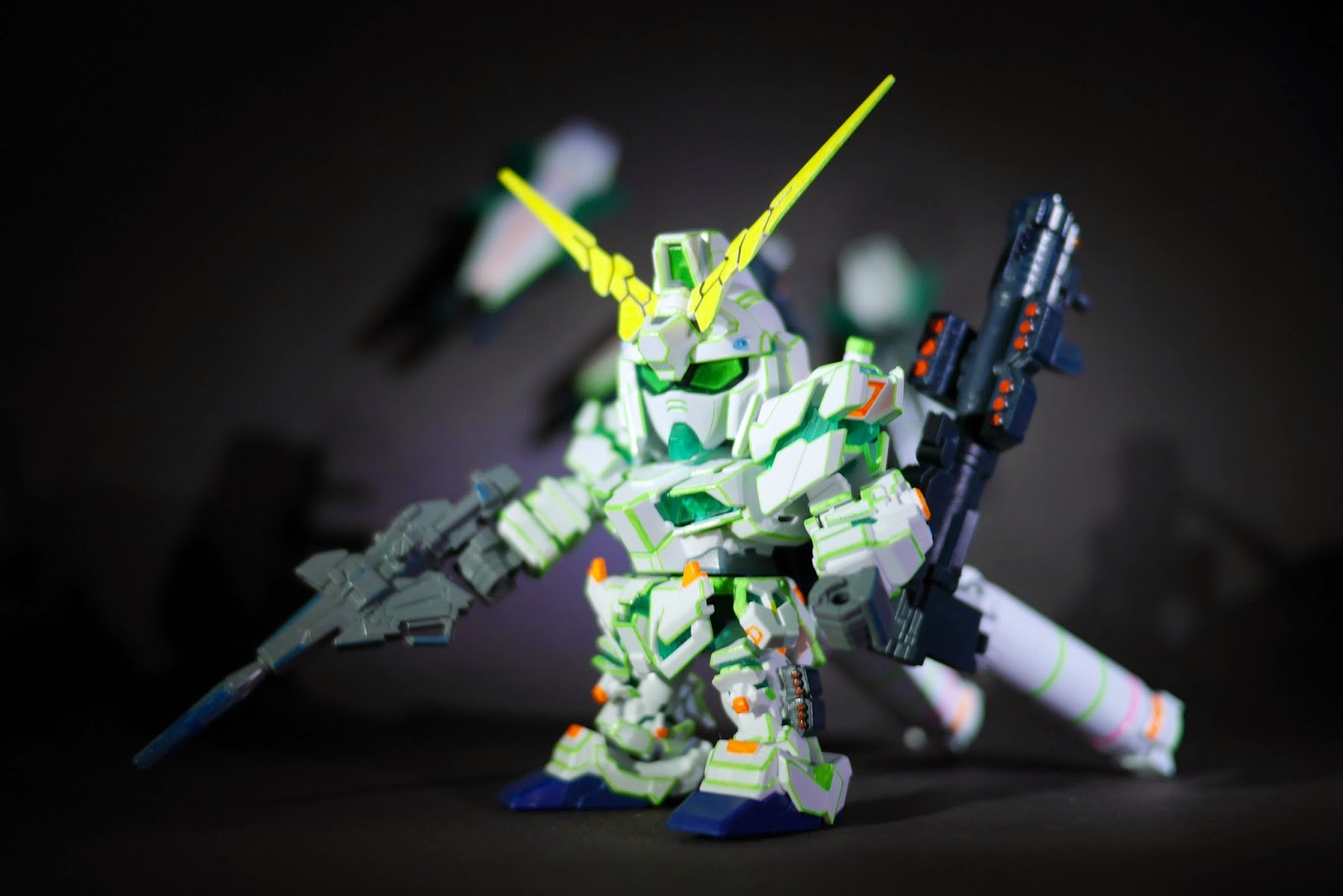 SD Full Armor Unicorn Gundam + Neon Markers Custom Build