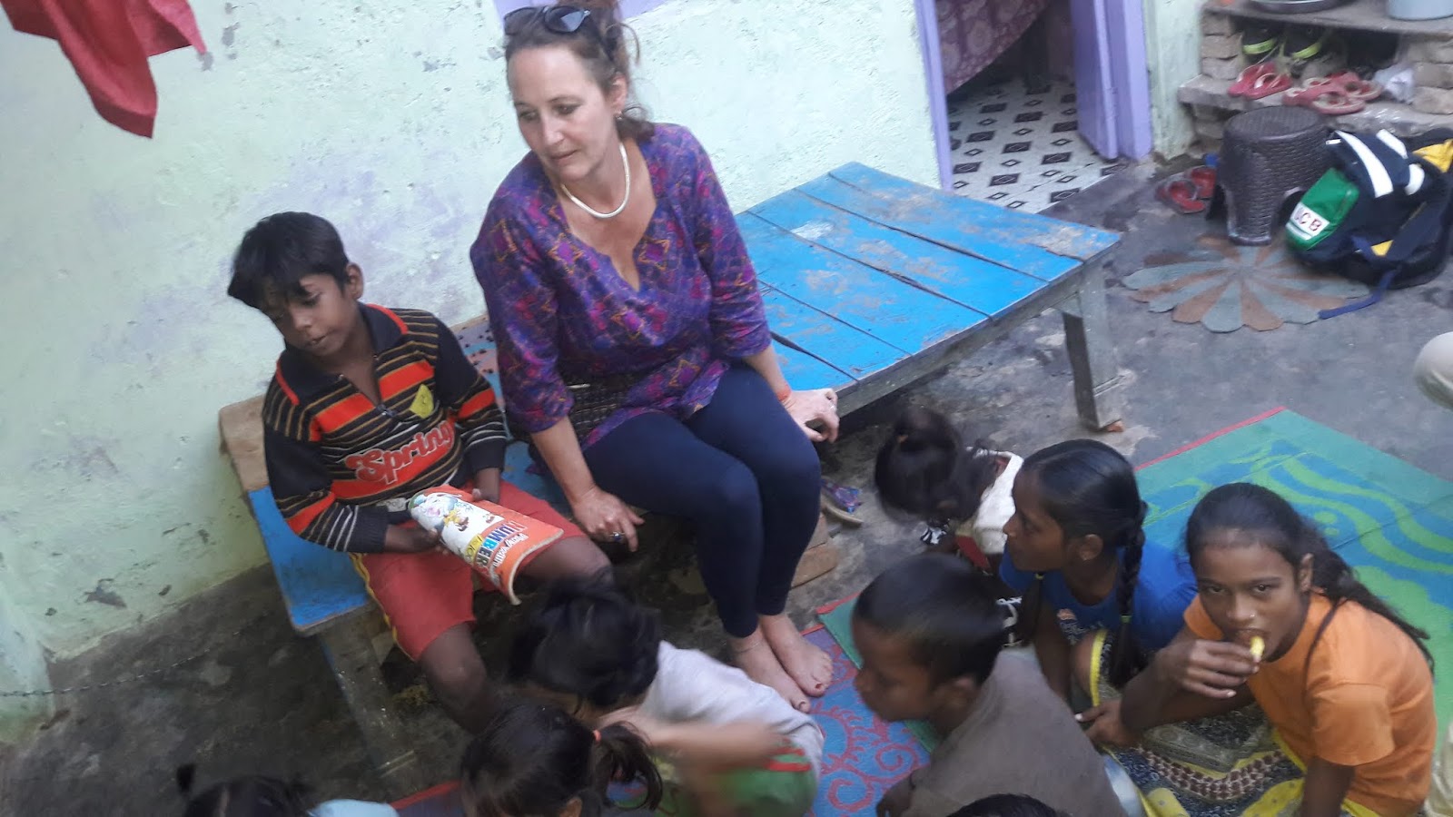 Volunteering in the Slum Teaching in Varanasi , India ...