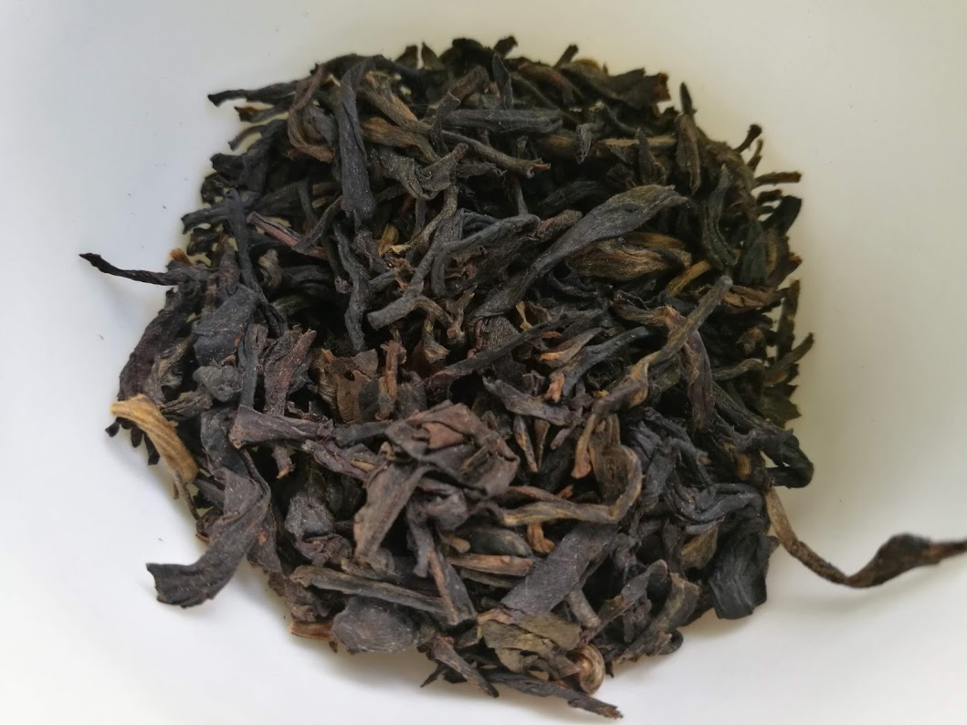 Tea in the ancient world: 2011 Xiaguan FT sheng cake and 2007 Tulin ...