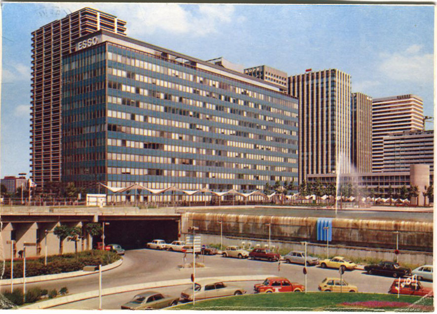 Architectures de Cartes Postales 2: Porsche jaune en défense