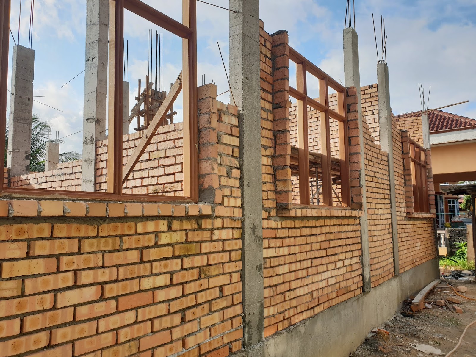 Pengalaman Membina Banglo Sendiri: Tingkap dan Pintu Kayu