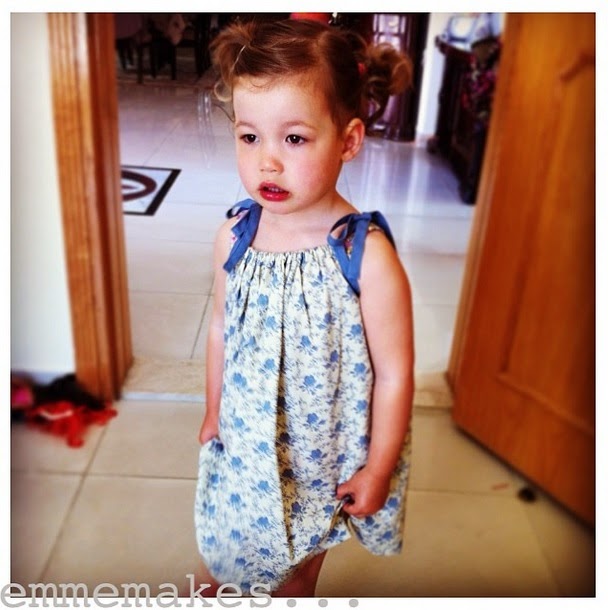 Emme Makes...: A Simple Little Girls Dress