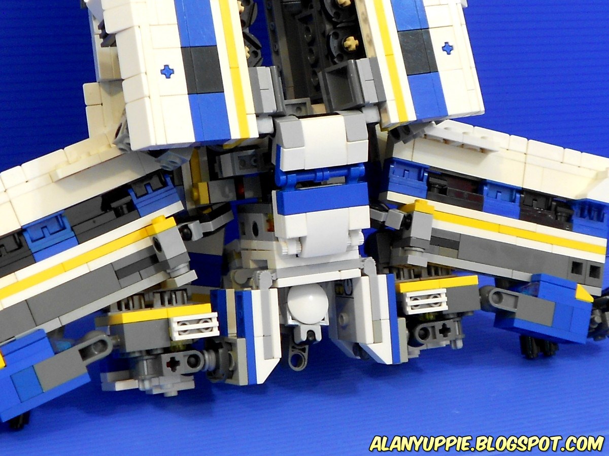 Alanyuppie's LEGO Transformers: LEGO Triple Changer Railrazor Part 1 of ...