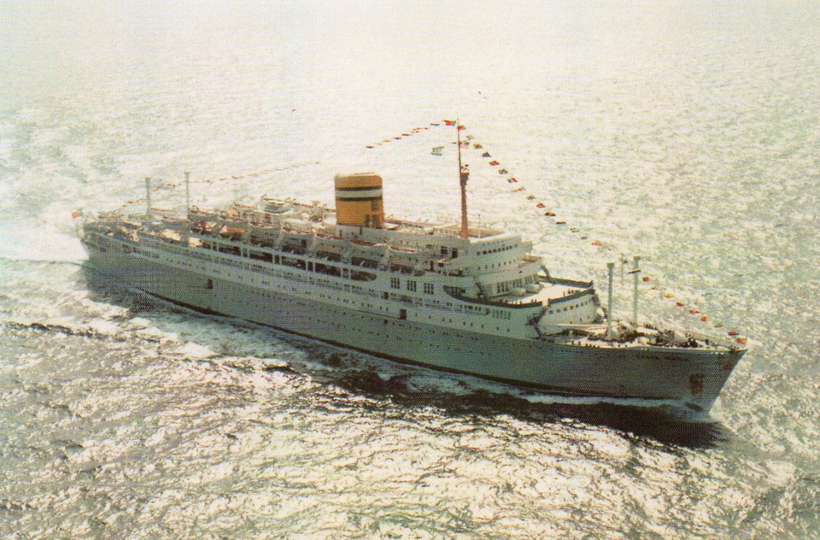 POSTAIS de NAVIOS - POSTCARDS of SHIPS: SANTA MARIA post card LMC 049