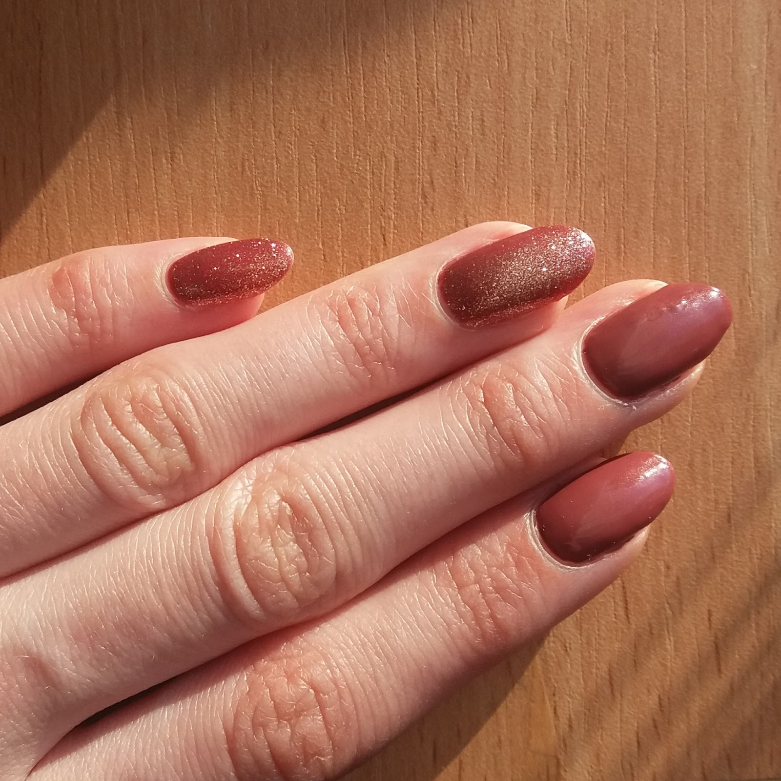 Codziennie malowane paznokcie: Hybryda neonail neutral + semilac rose gold