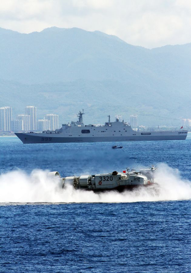 Chinese Landing Craft Air Cushion (LCAC) in Action | Chinese Military ...