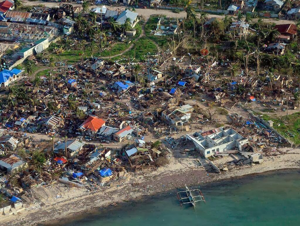 Devastation of Typhoon Yolanda (Haiyan) in divers(e) places ...
