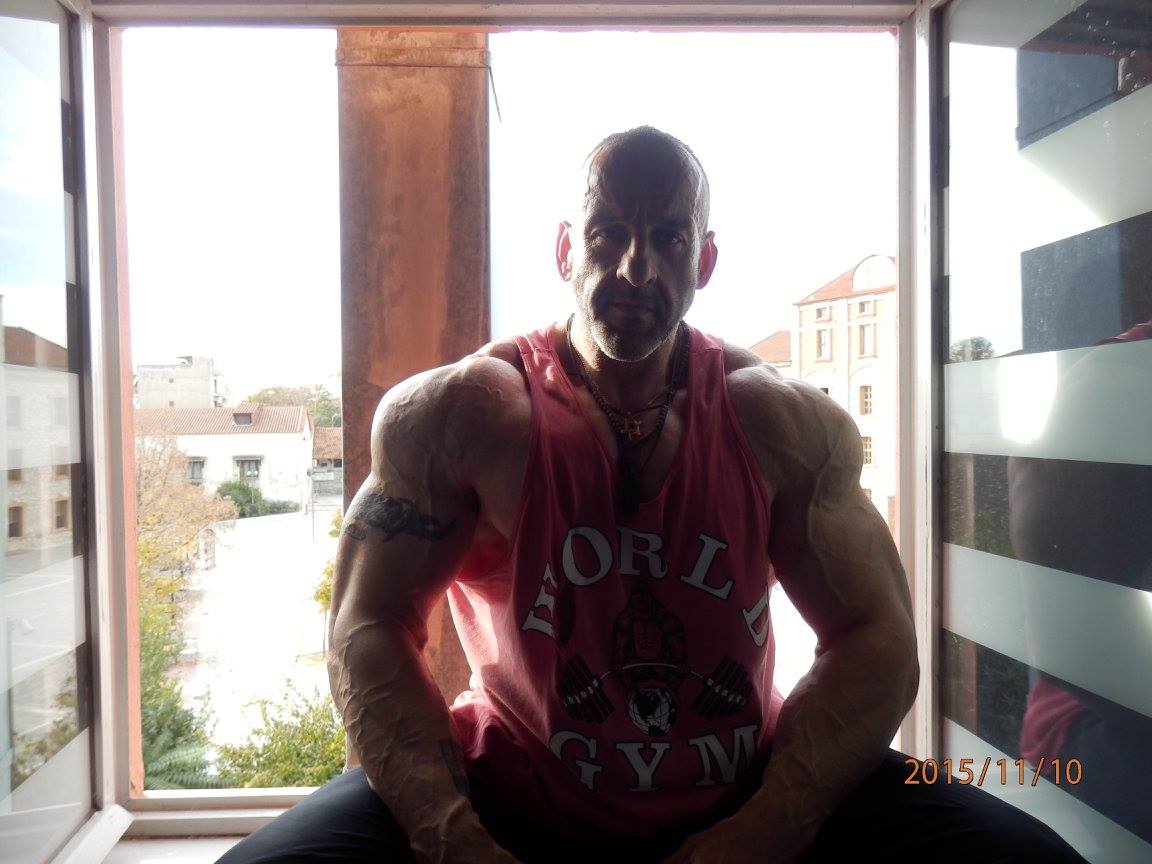 Muscle Lover: Greek muscle daddy Periklis Tsouris