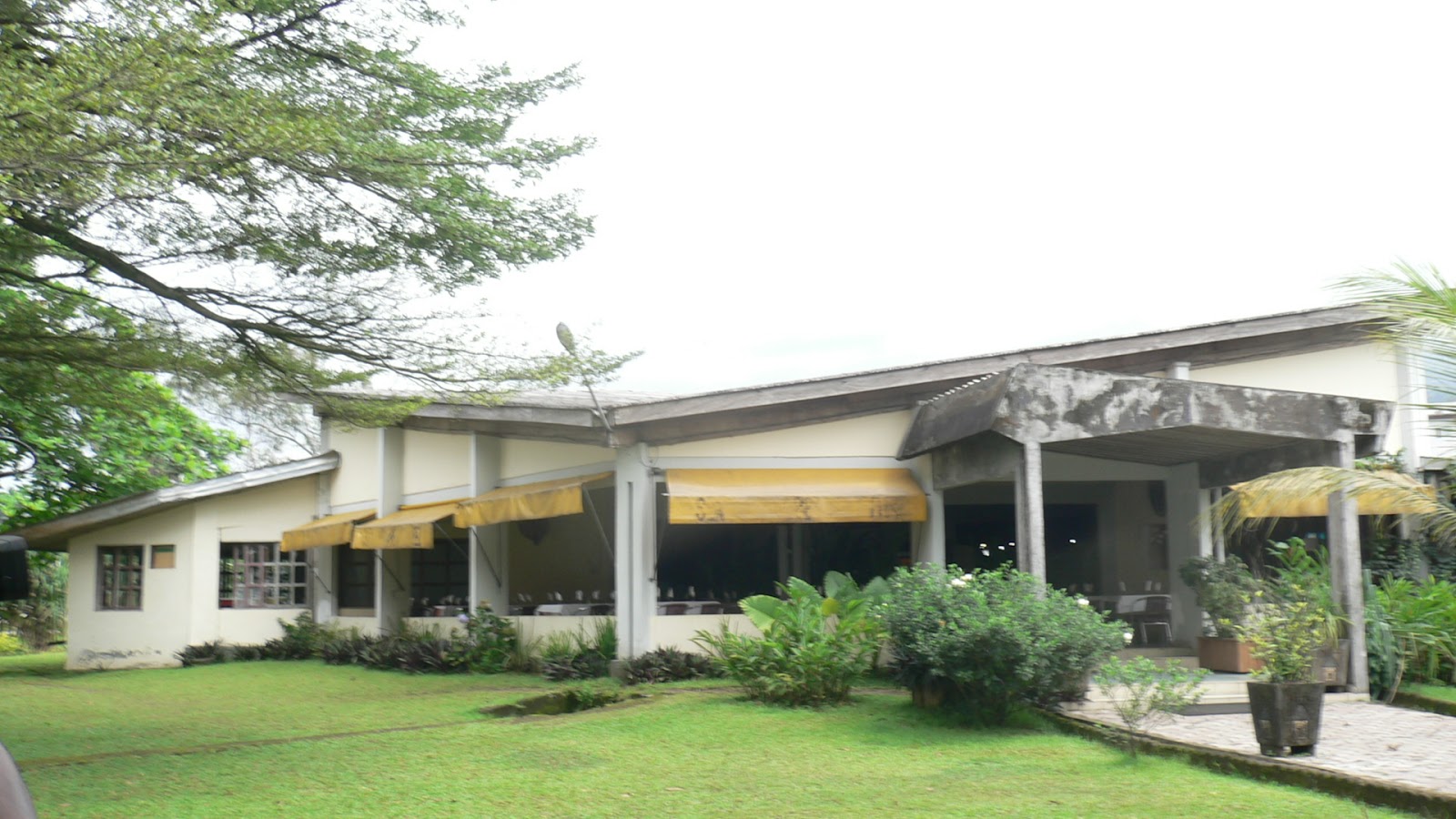 ngobithe: Hôtel Seme Beach, appelé le paradis de l'eau