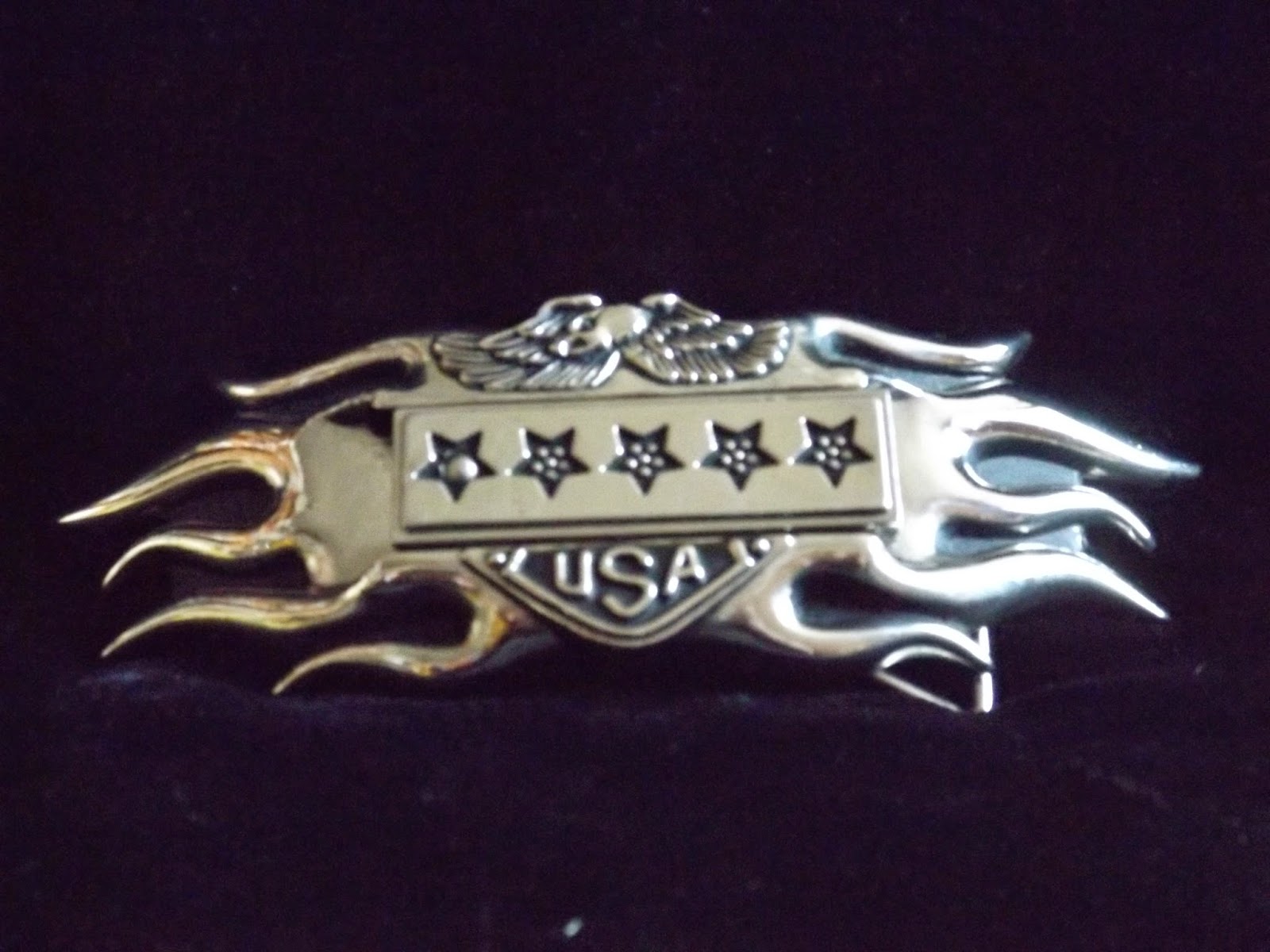 The Gothic Kingdom: Hebilla con Navaja Oculta