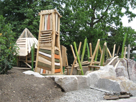 Climbing High into A Nest :Creative Elevated Natural Play Structures ...