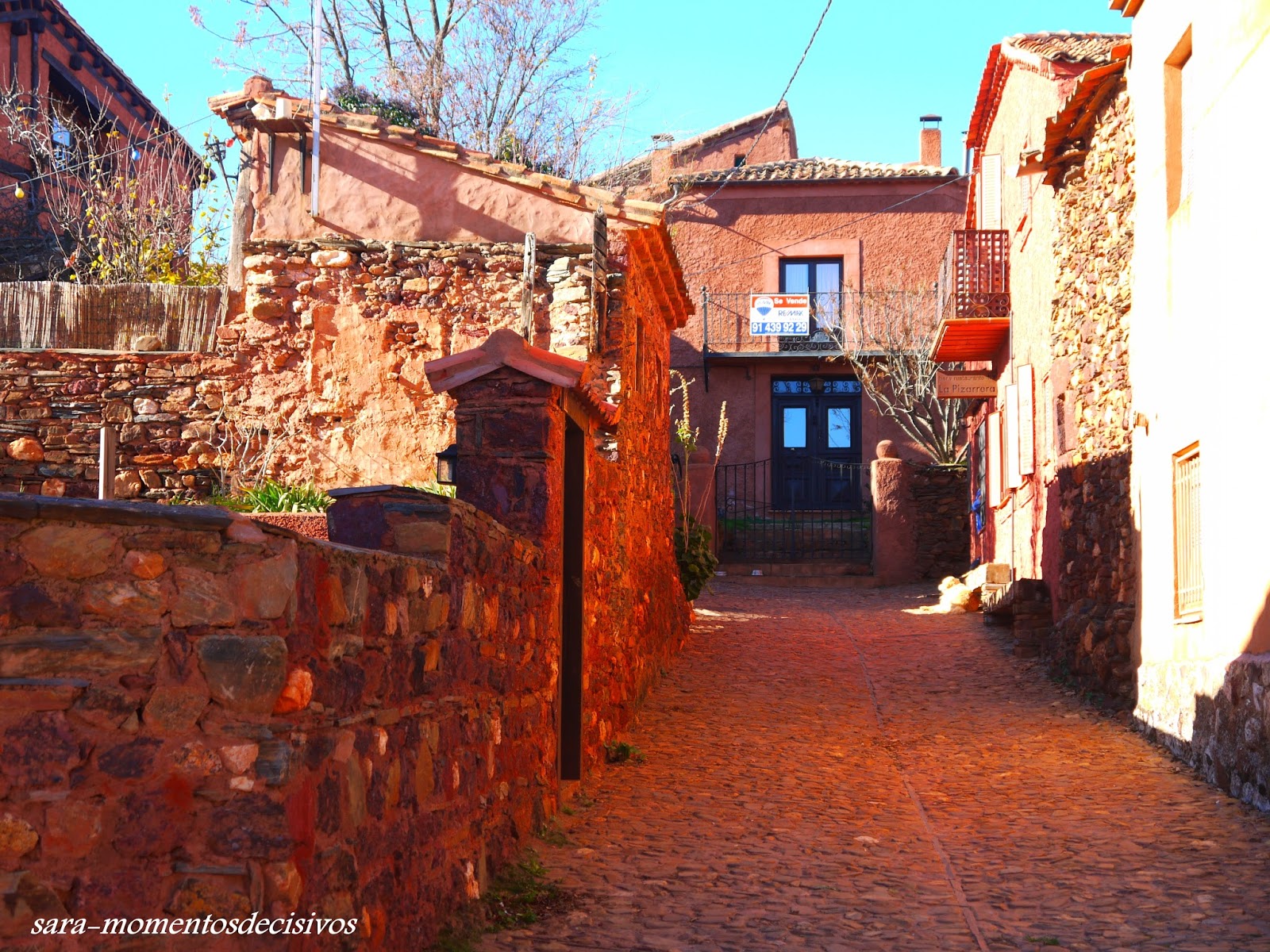 MOMENTOS DECISIVOS: PUEBLOS NEGROS, ROJOS Y AMARILLO DE SEGOVIA, EN LA ...