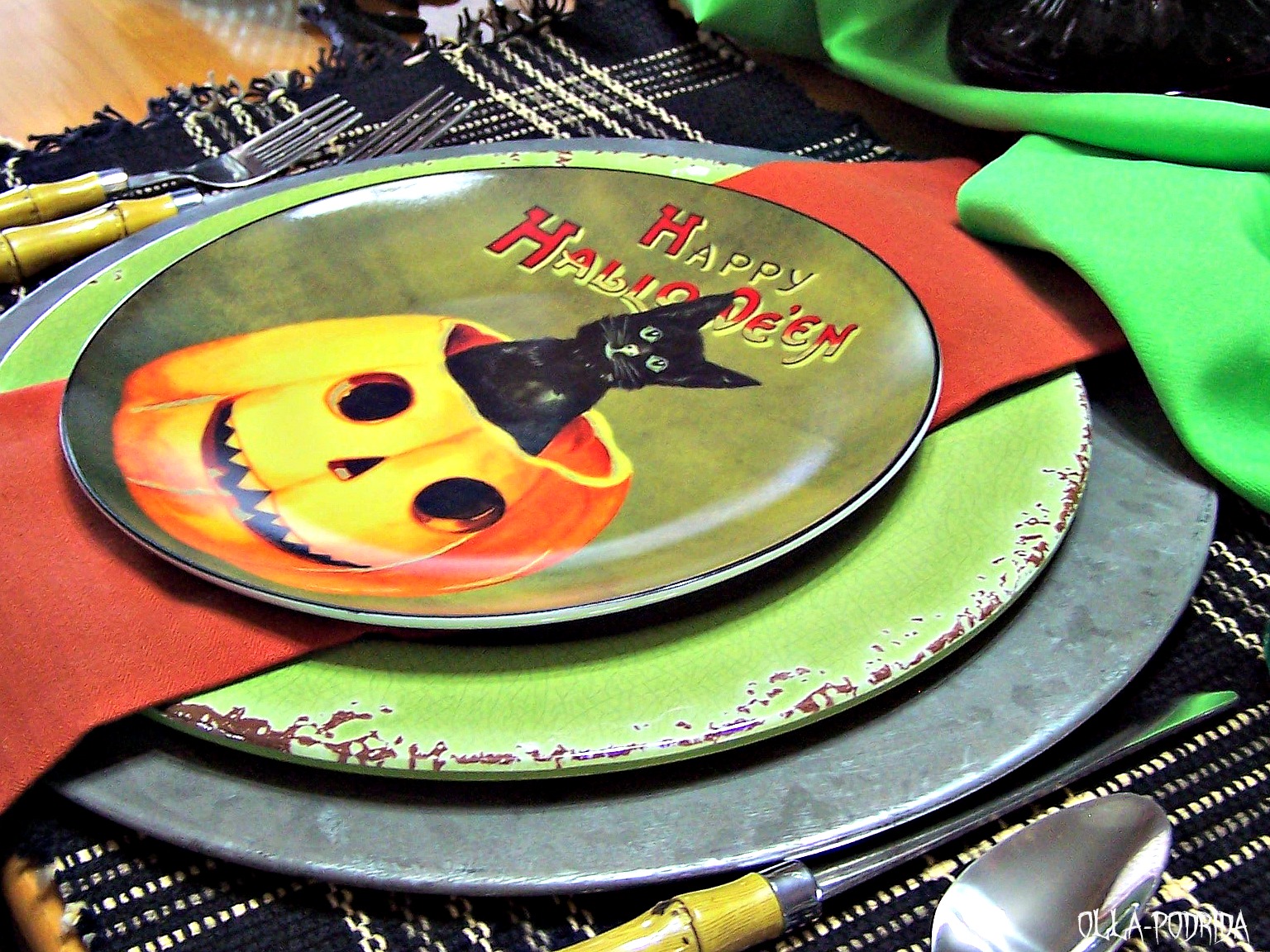Olla-Podrida: Trick-or-Treater's Delight Tablescape