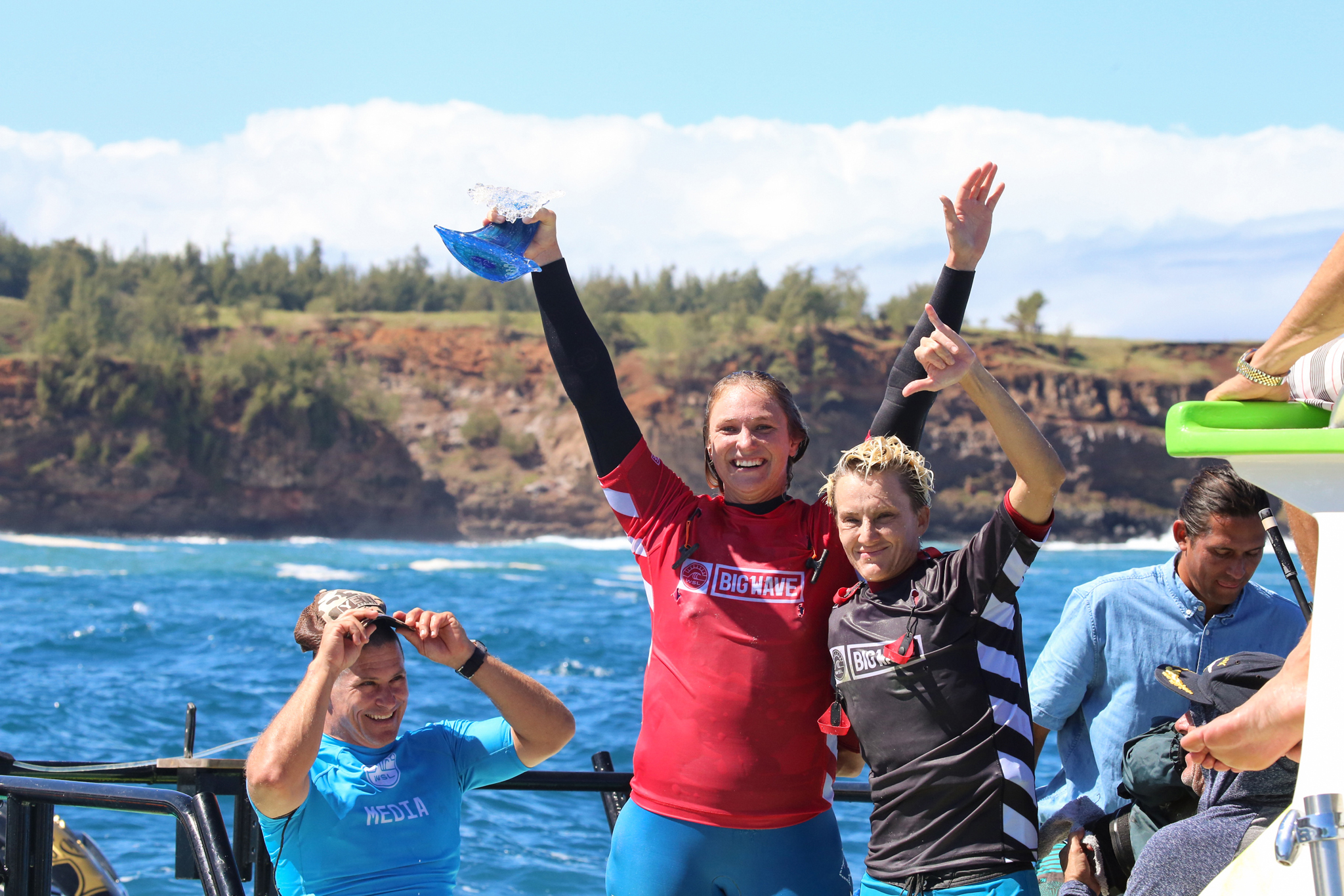 Ian Walsh y Paige Alms ganan el Peahi Challenge