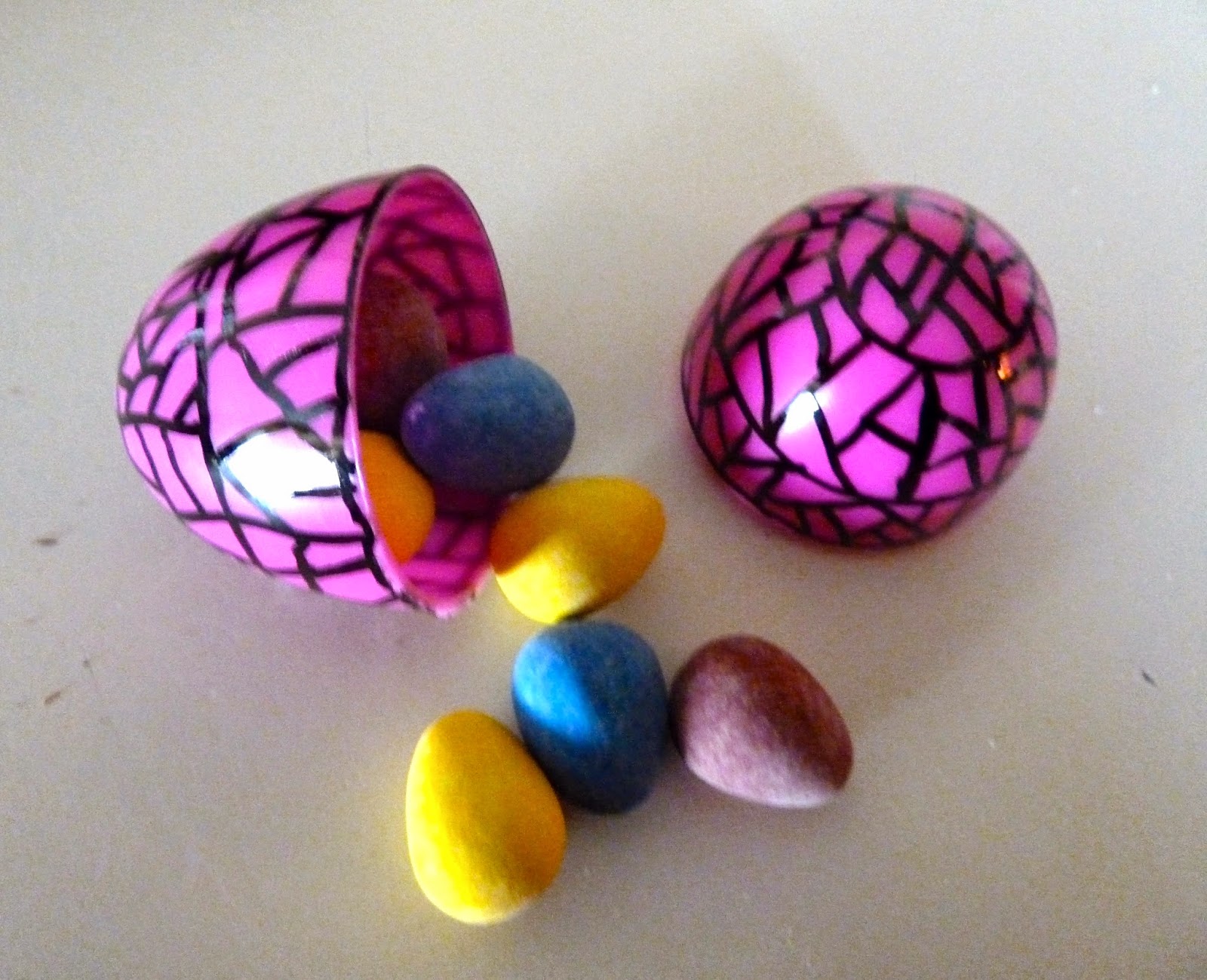 Make it easy crafts: Cracked look plastic Easter eggs tutorial
