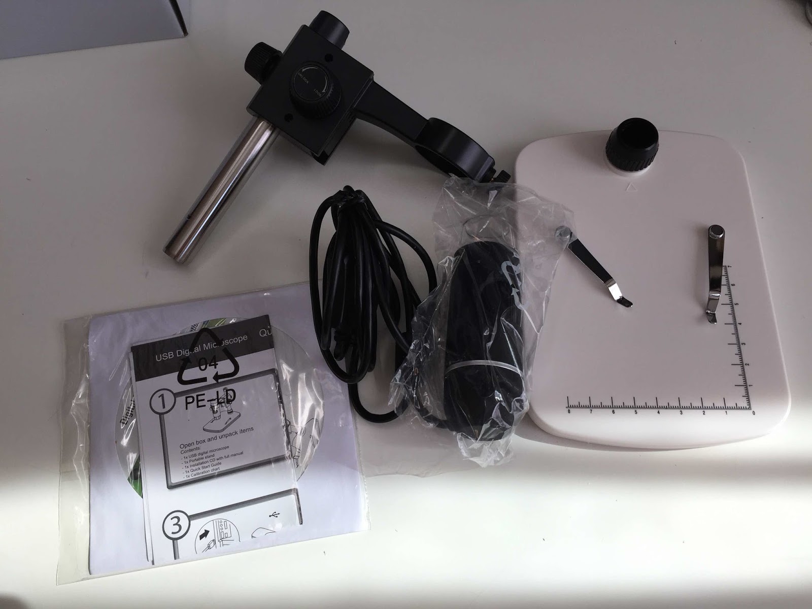 Crenova USB 2.0デジタル顕微鏡、5MPビデオ付き顕微鏡、300倍拡大鏡、カメラ、内視鏡、LEDランプ8個および高さ調節スタンド ...