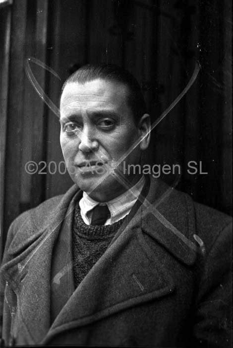 SOL Y MOSCAS: EL MISTERIO DEL FOTOGRAFO DESCONOCIDO