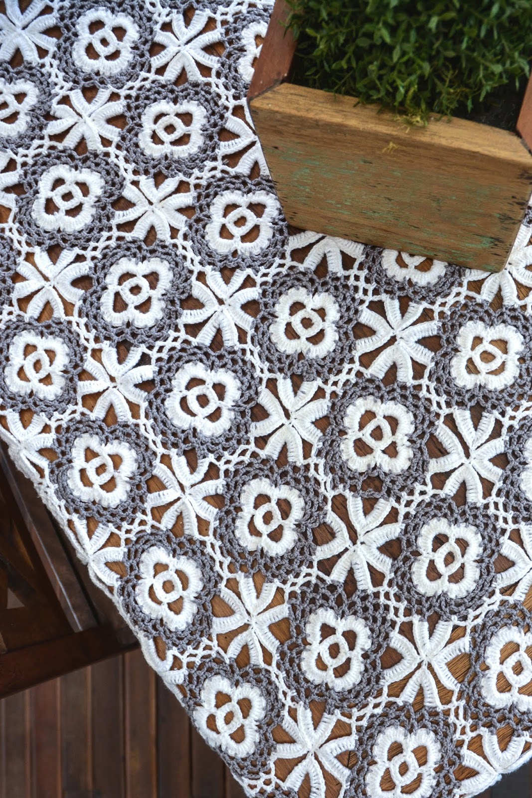 Toalha de Mesa Quadrada em Crochê com Linha Anne ~ Armarinho São José