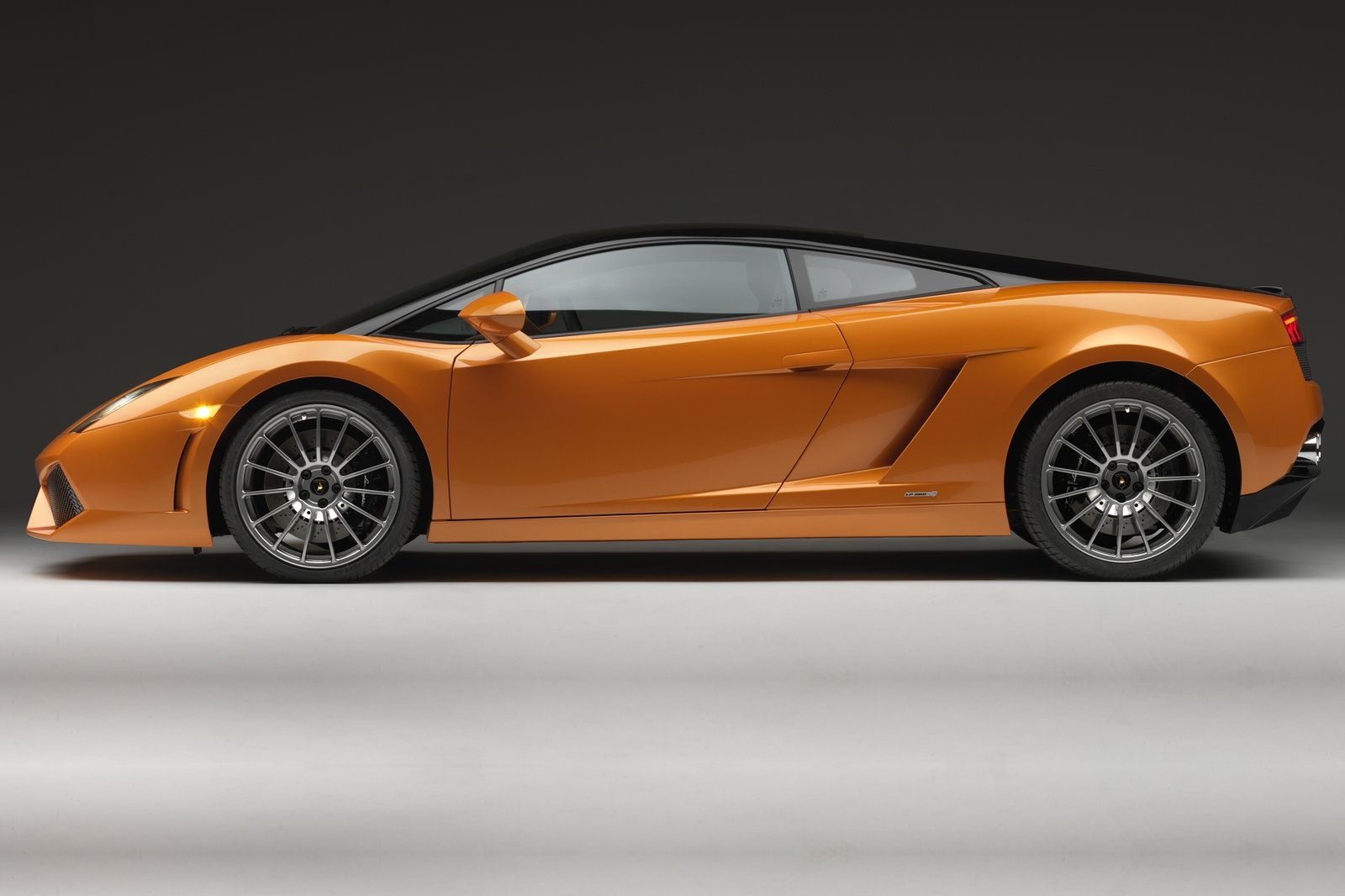 2011 Lamborghini Gallardo LP560-4 Bicolore Review : Car Review and ...