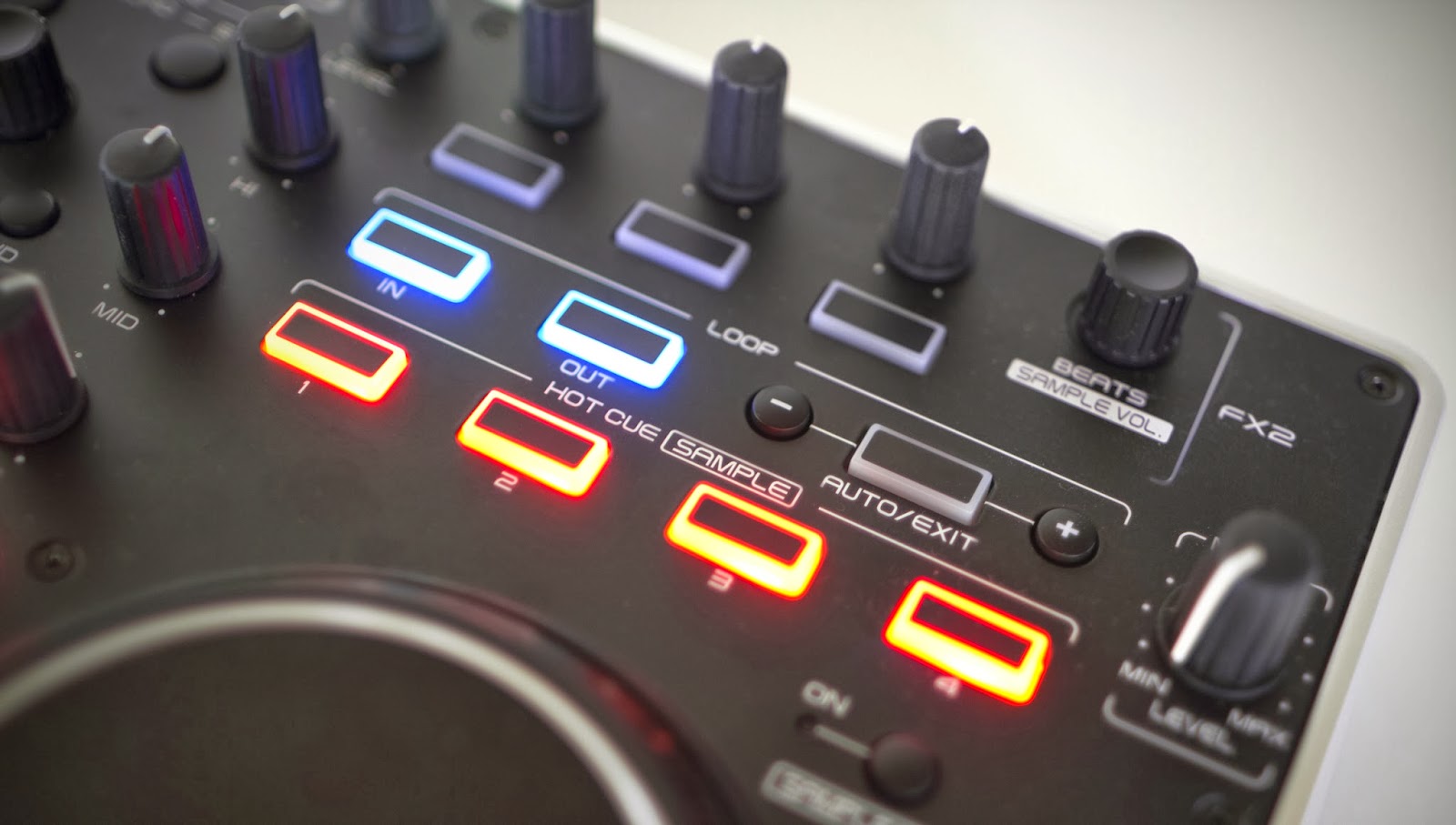 Tienda Dj Malaga: DENON DN-MC2000 con Serato