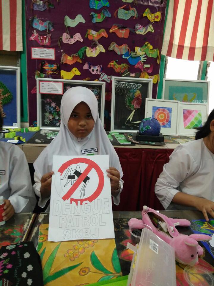 DenguePatrol SkBukitJelutong: Students making posters for our Dengue ...