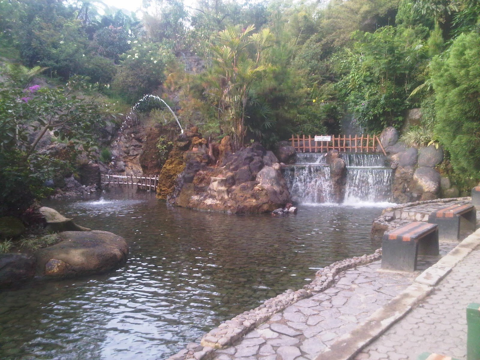 Amazing Holiday : Menikmati berendam air panas di Sari Ater Hot Spring