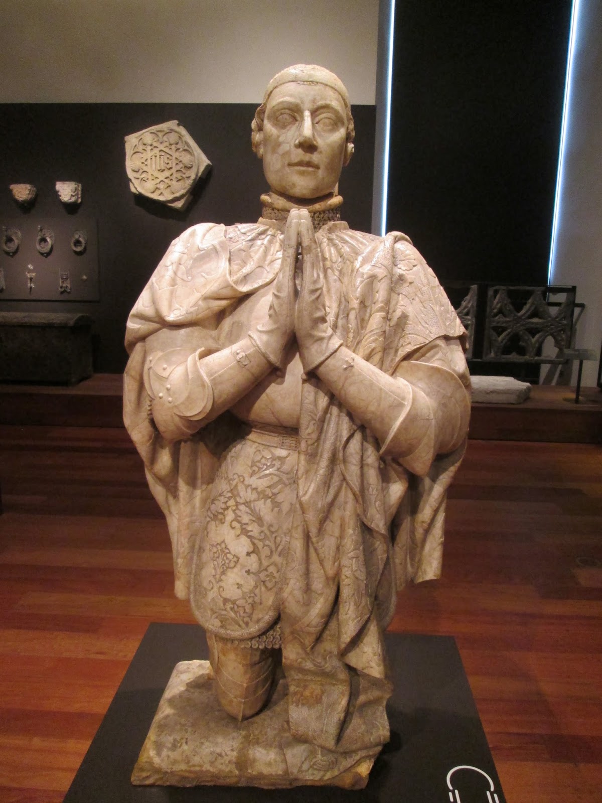 TRAS LAS HUELLAS DE HERÓDOTO. . . : ESTATUA ORANTE DE PEDRO I DE CASTILLA.