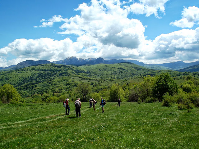 Blog de Calatorii si Drumetii Montane.: Drumetie pe dealurile de langa ...