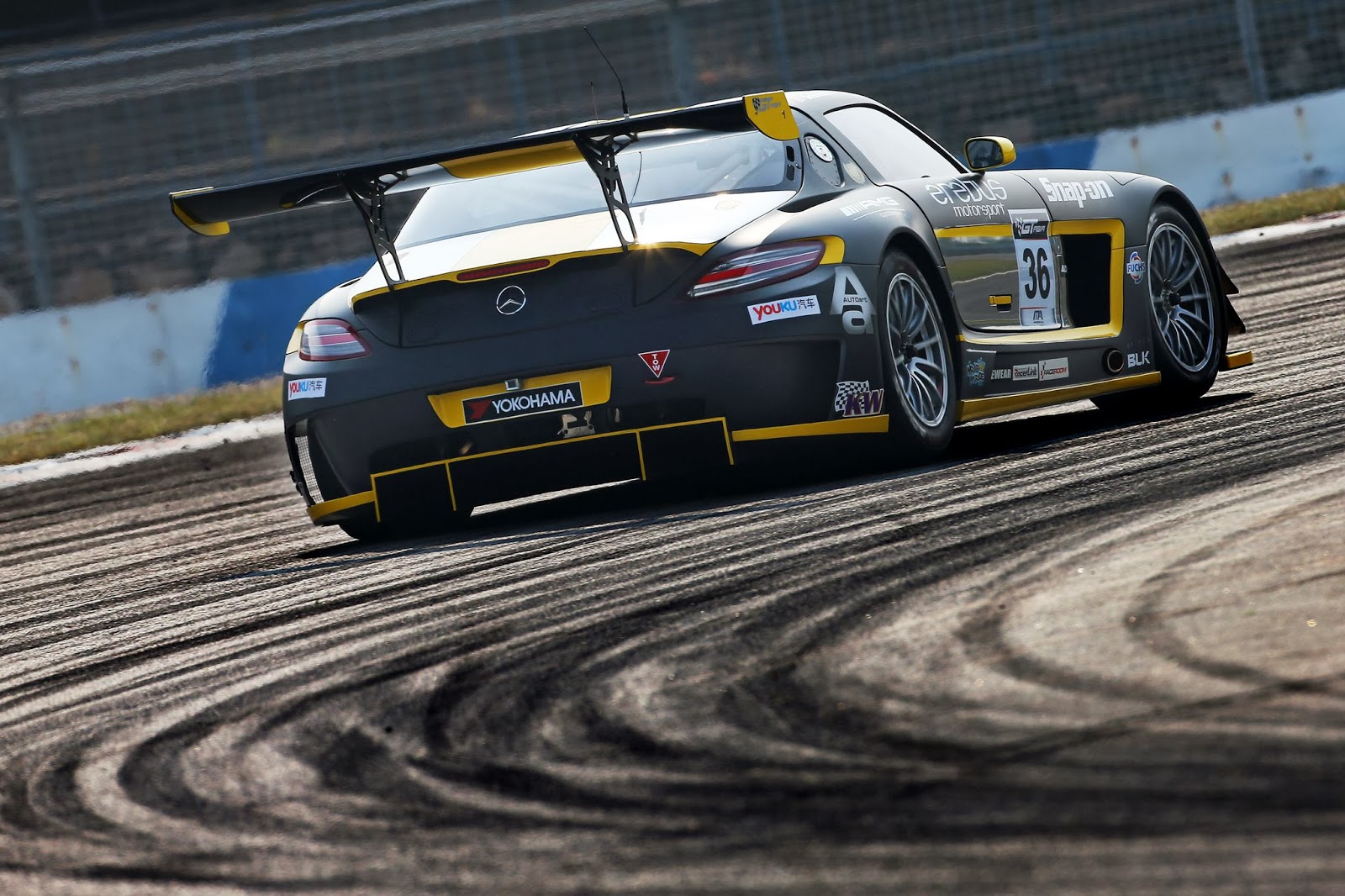 Mika Häkkinen and Matthew Solomon Win The SLS AMG GT3's First Asian ...