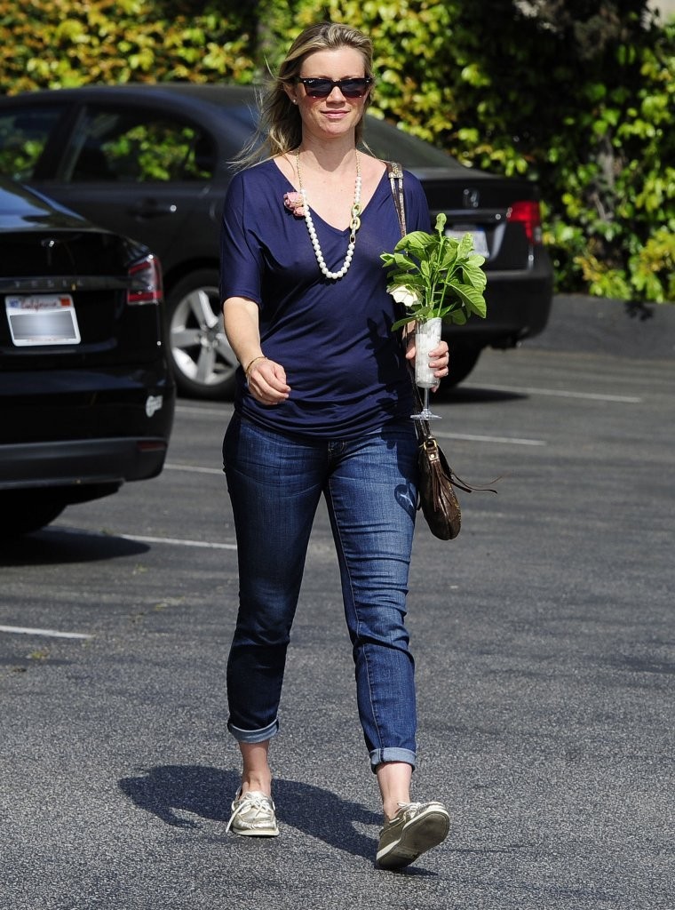 Amy Smart hot braless pics at Cafe Med in West Hollywood (Mar.26.2013 ...