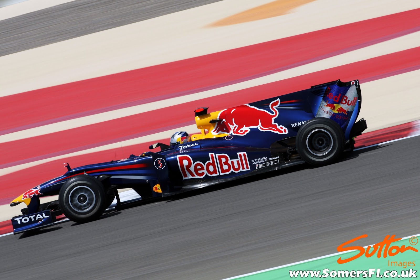 Sebastian Vettel and his broken RB6 - Korea 2010 : r/formula1