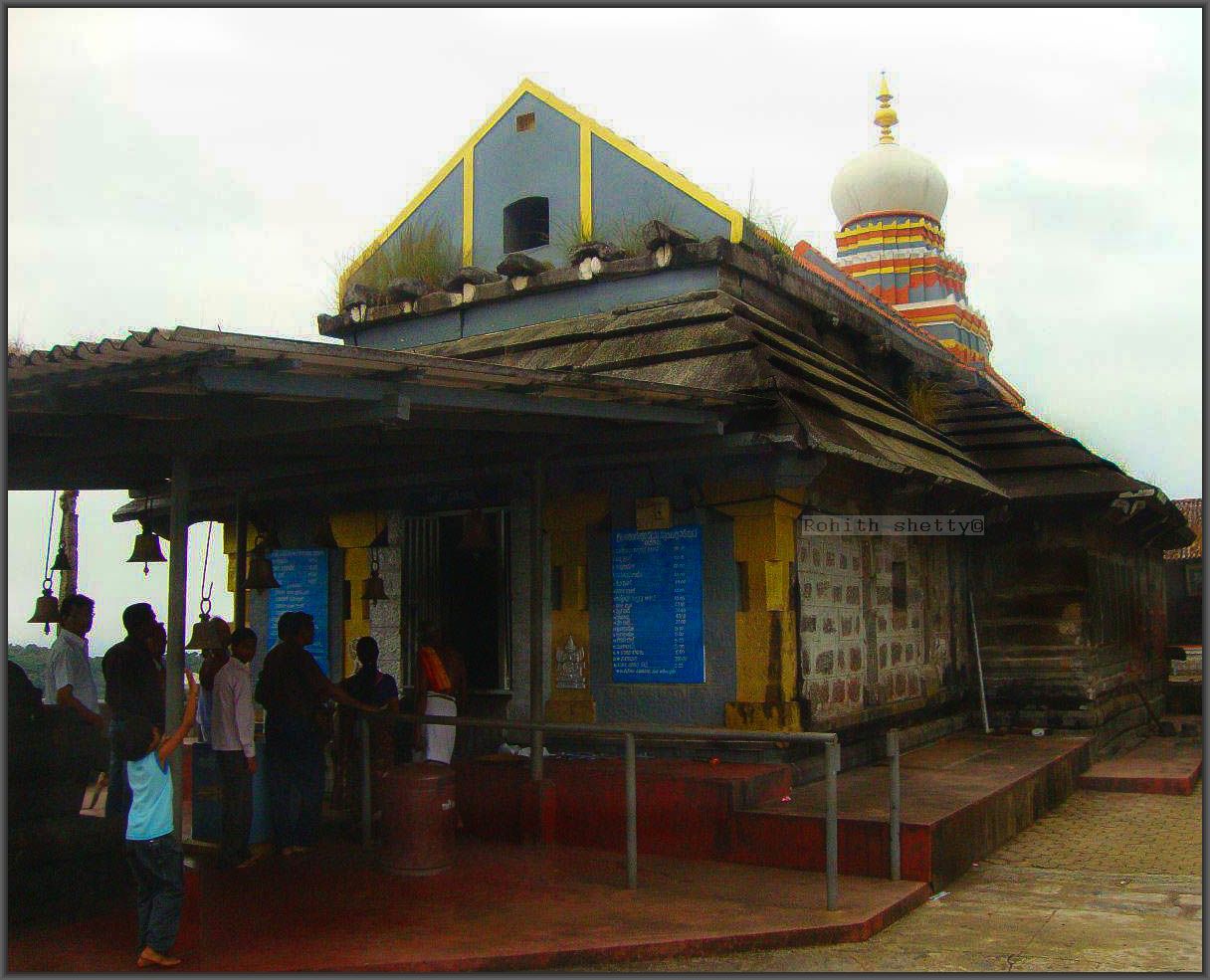 JOURNEY INTO DREAMS: Sri Karinjeshwara Temple