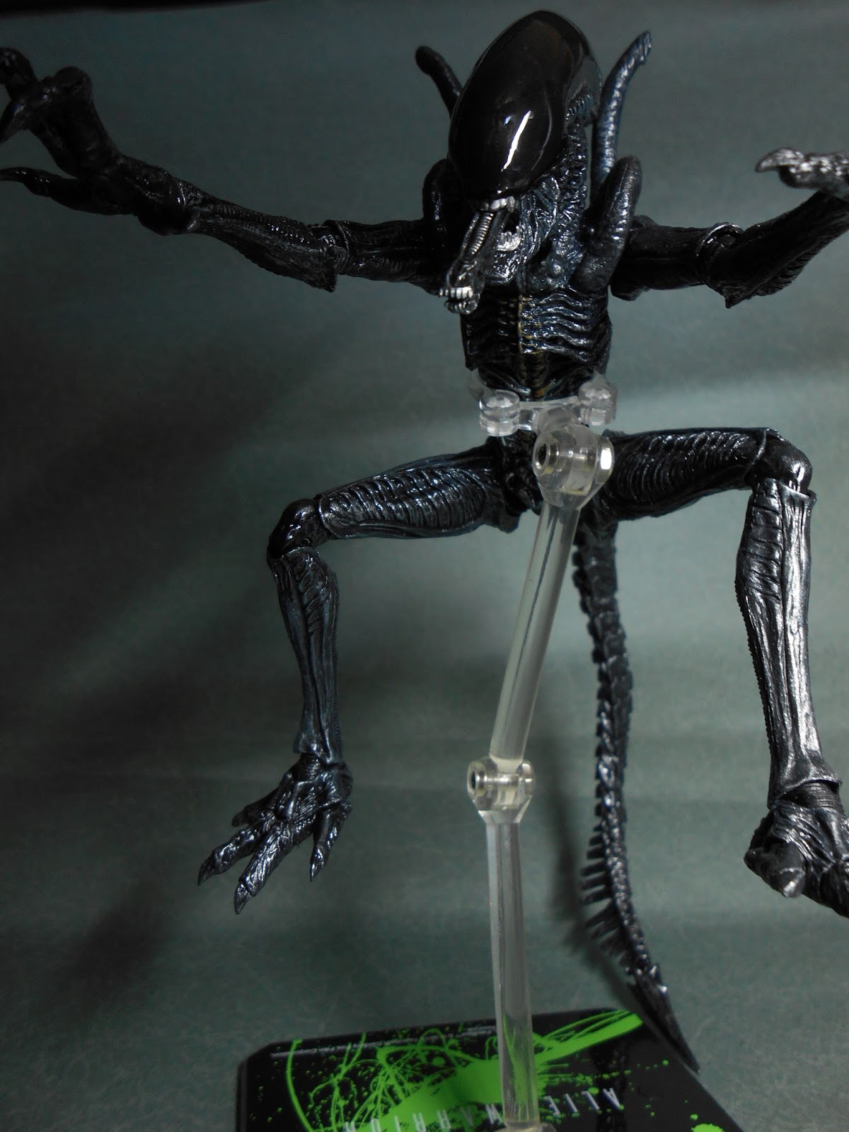Review: S.H.Monsterarts Alien Warrior | Night's Corner