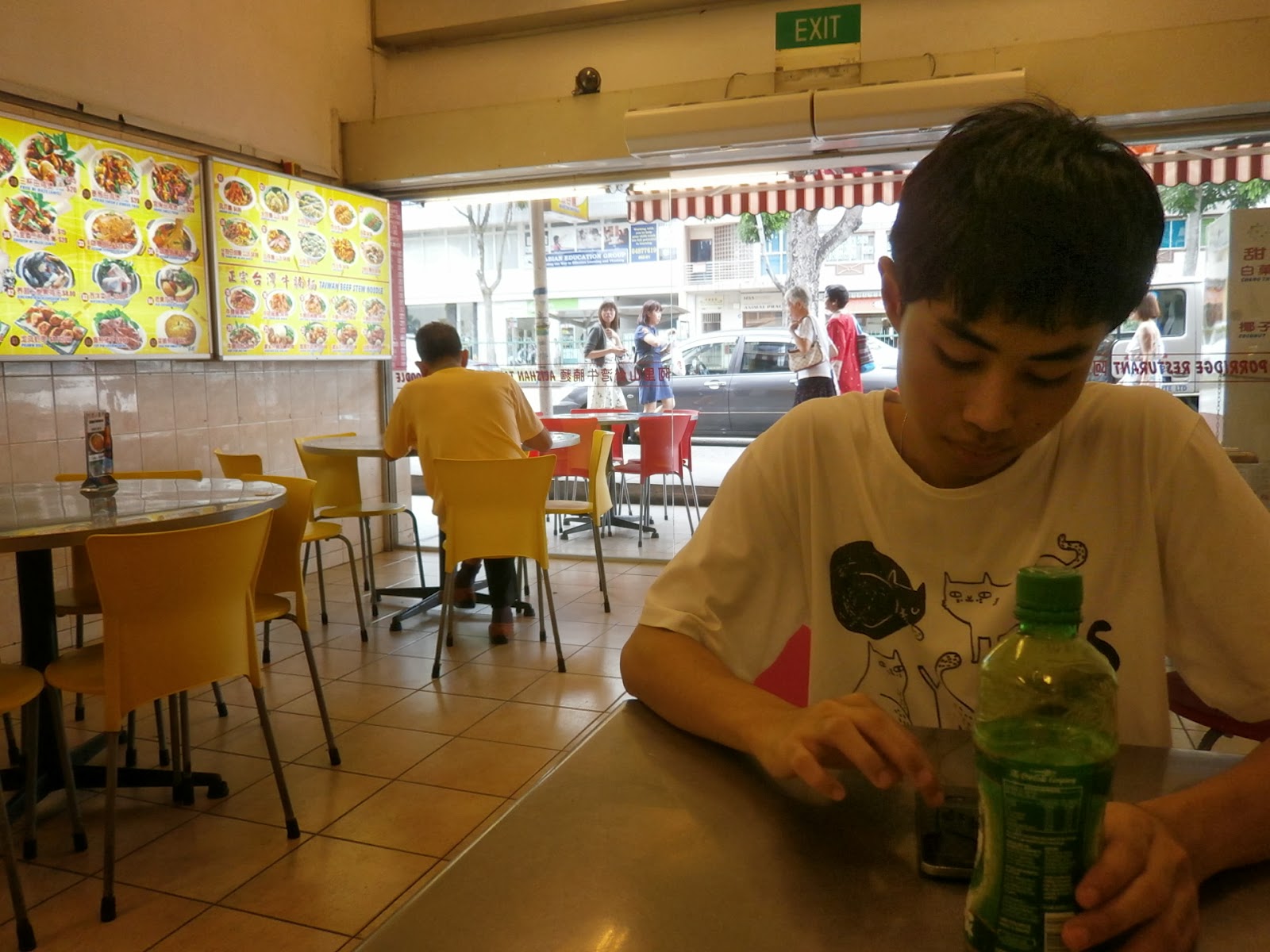 The Blackmentos Beauty Box: Taiwanese noodle shop!