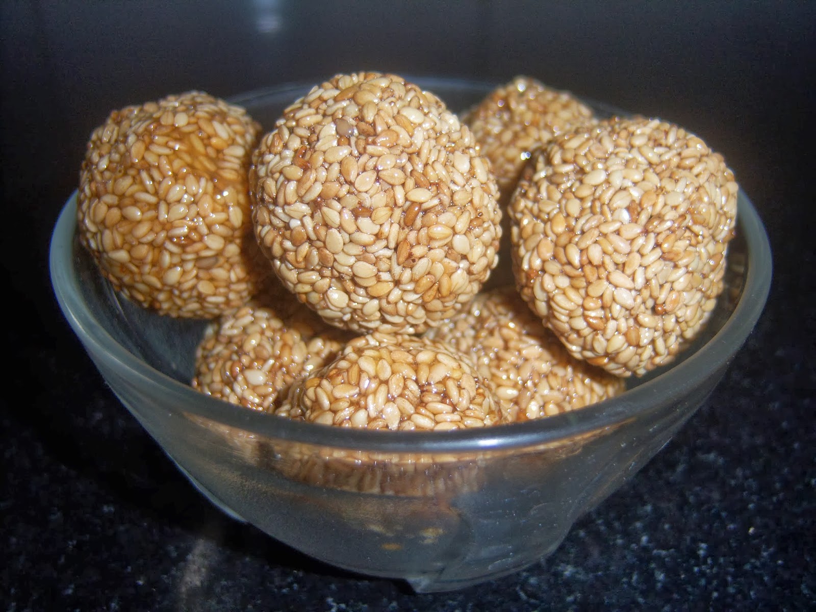 Nuvvula Laddu/Nuvvulunda/Til Laddu/Sesame Seeds Laddu - E.A.T ...