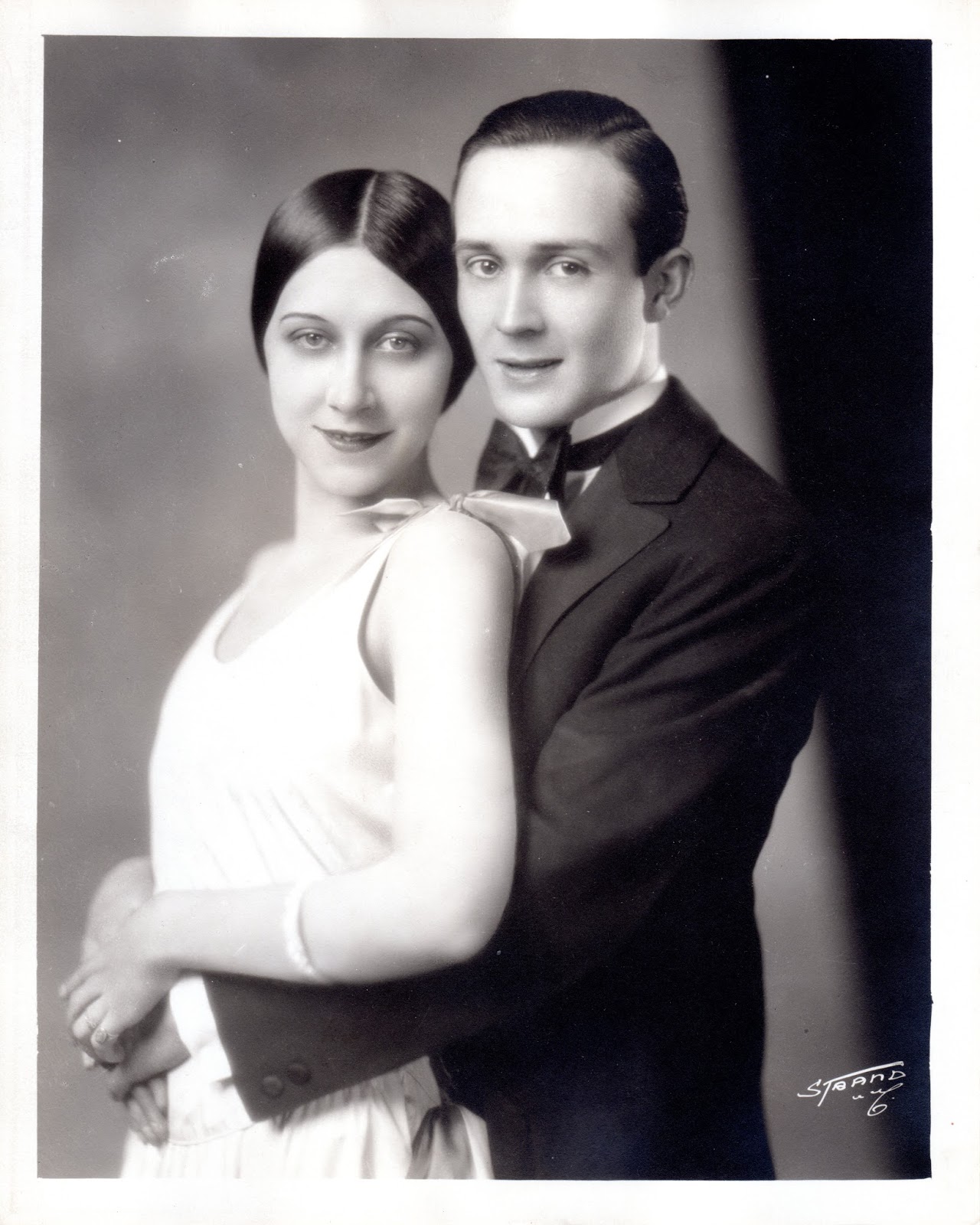 Propelled Pasteboards: Foye´ “The Magician Deluxe”