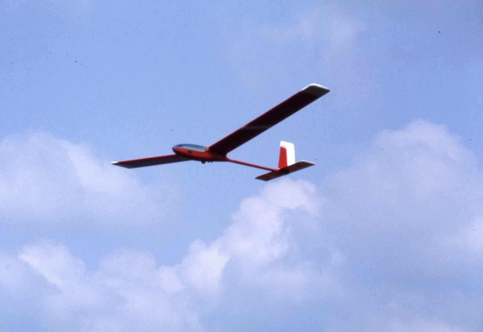 aéronautiqueenherbe: L'éternel planeur 2 axes