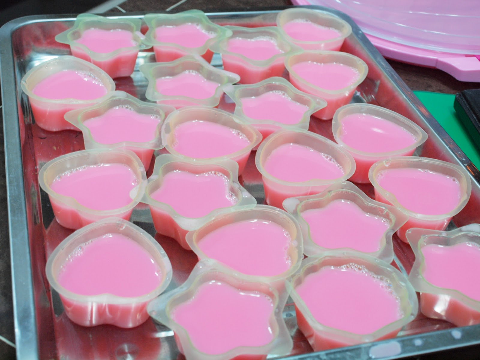 NAZRAH BAKERY: DADIH BUAH PERISA SRAWBERRY