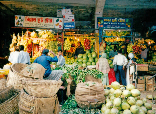 SnappingStiles: Bangladesh; fresh produce market in Dhaka