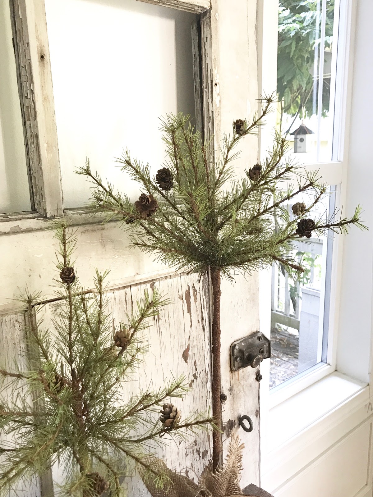 Little Farmstead: Farmhouse Forest Decor...