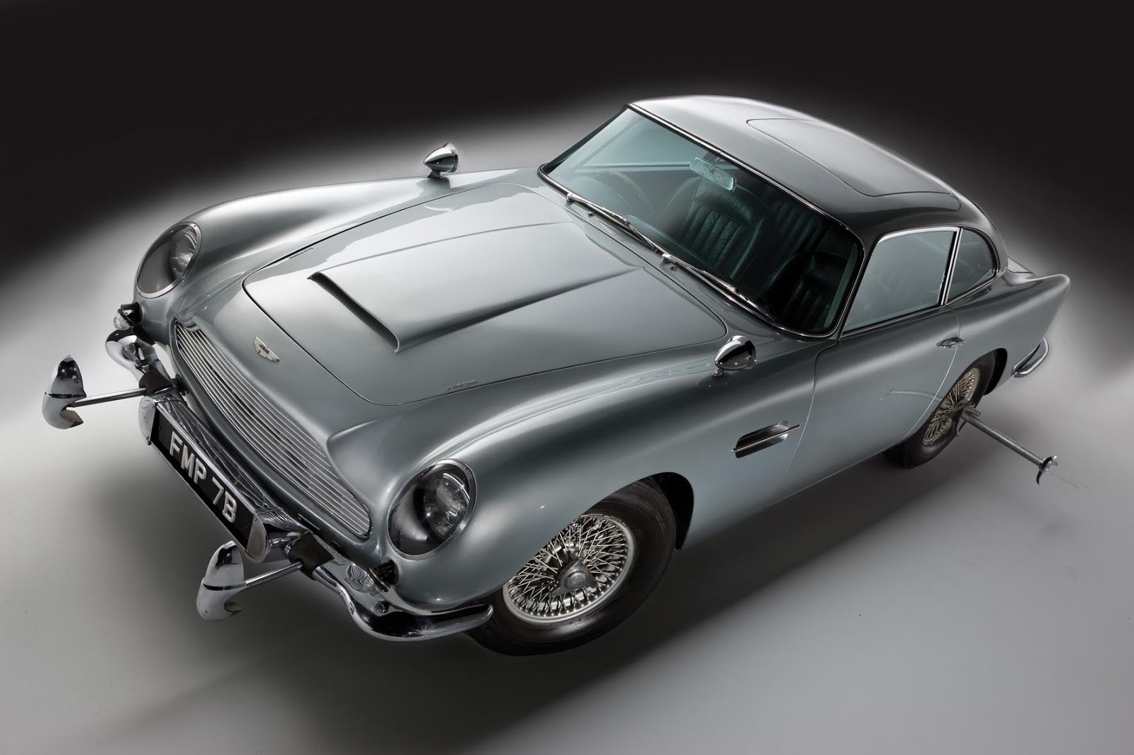 Leo Togashi: ASTON MARTIN DB5 - o carro de James Bond