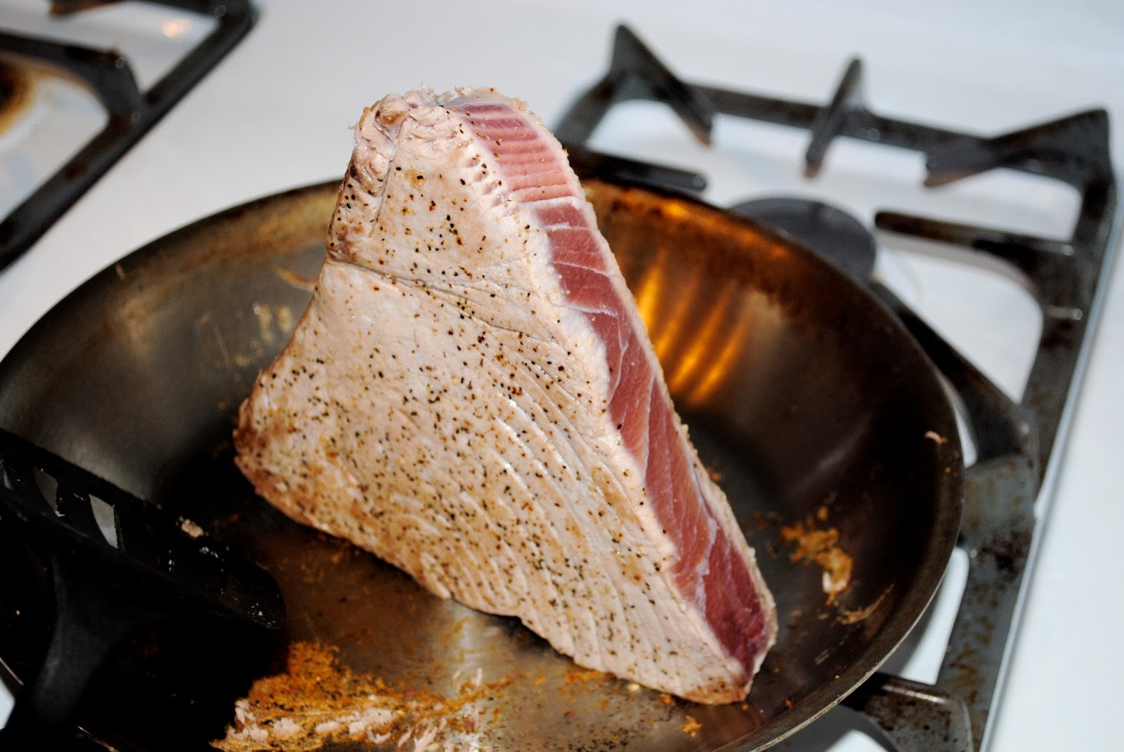 Twentysomething and the City: Easy, 5-Minute Seared Tuna